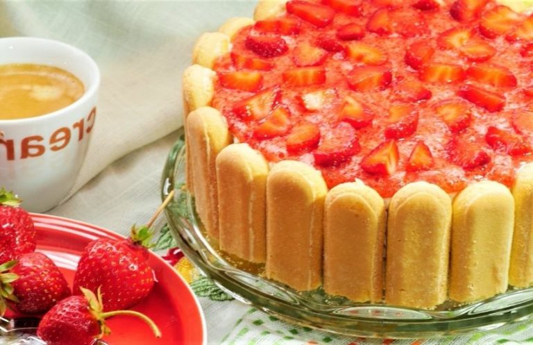 Ladyfinger Strawberry Cheesecake Easy Recipe ⋆ The World Is an Oyster