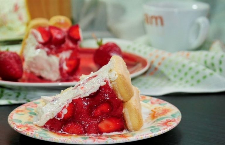 Ladyfinger Strawberry Cheesecake Easy Recipe ⋆ The World Is an Oyster