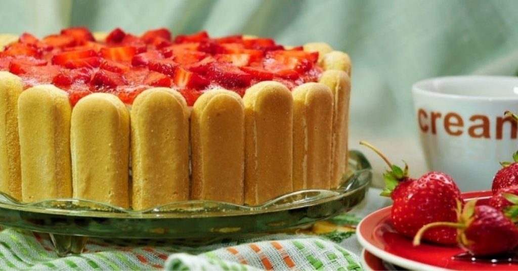 Ladyfinger Strawberry Cheesecake Easy Recipe ⋆ The World Is an Oyster